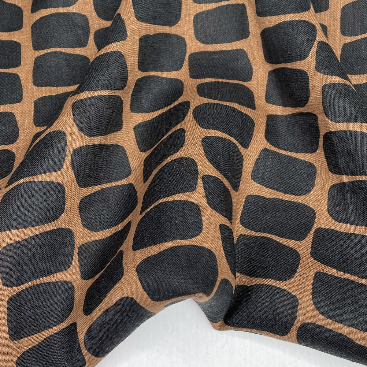 Perla Printed linen in Toffee/Black — Fabric Spark
